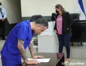 Abogado Róger Reyes inicia una huelga de hambre para ver a sus hijas ...