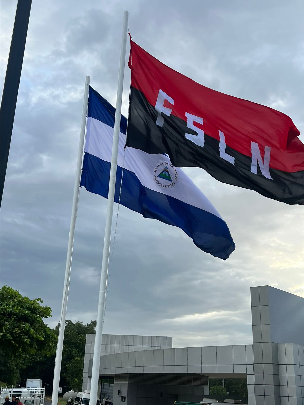 Primero robar, luego adoctrinar: proselitismo del FSLN en las ...