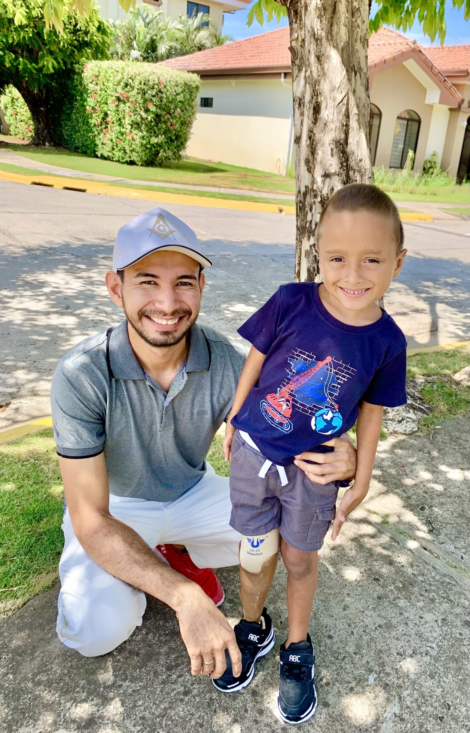 Yeison Silva, el nicaragüense escultor de piernas en Costa Rica - Confidencial