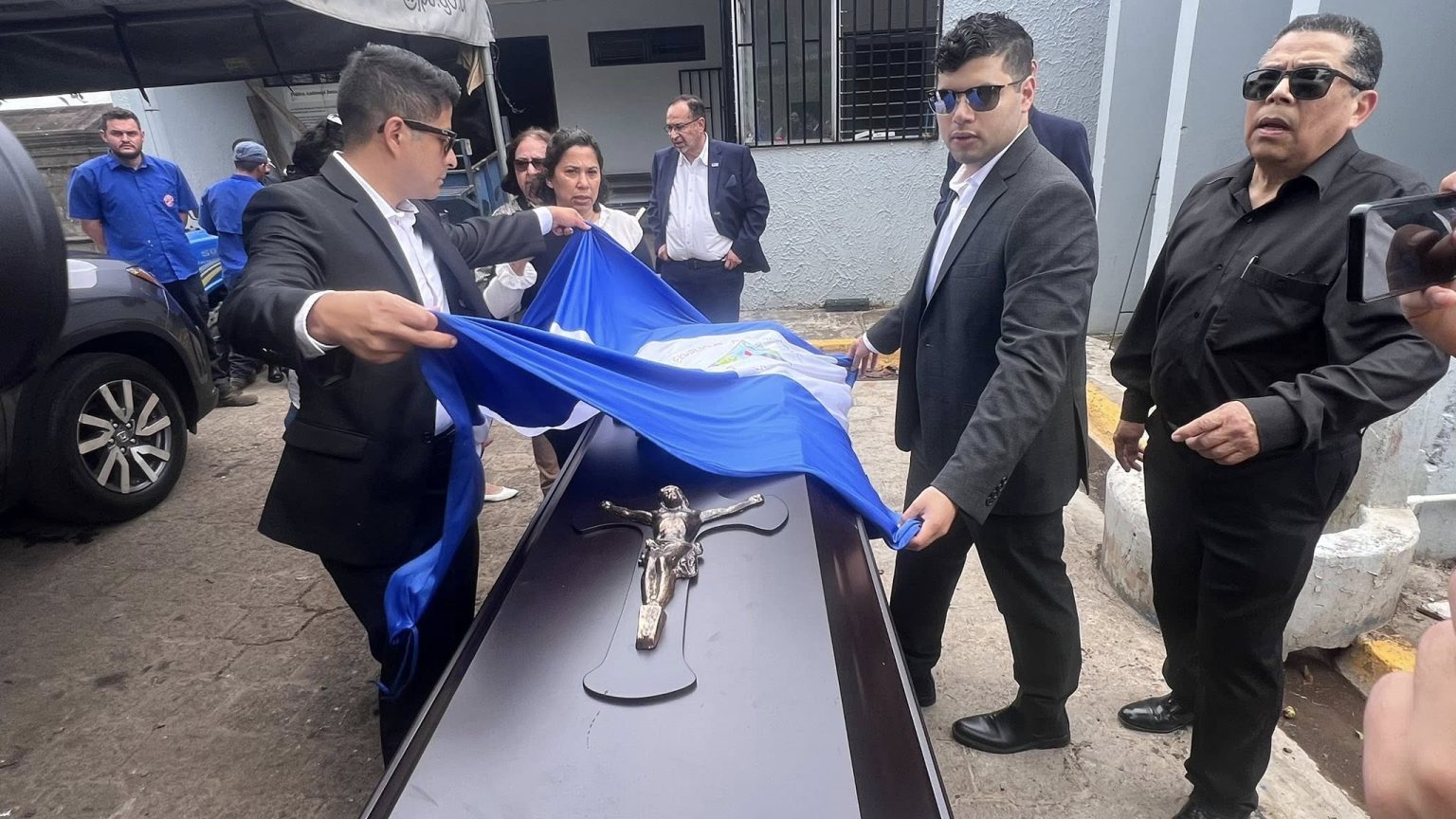 Roberto Samcam en Nicaragua y Héctor Abad Gómez en Colombia - Confidencial